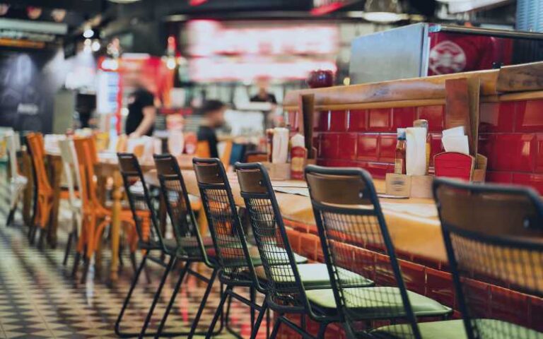 10 Cheap Restaurant Franchises To Own (Updated for 2025)